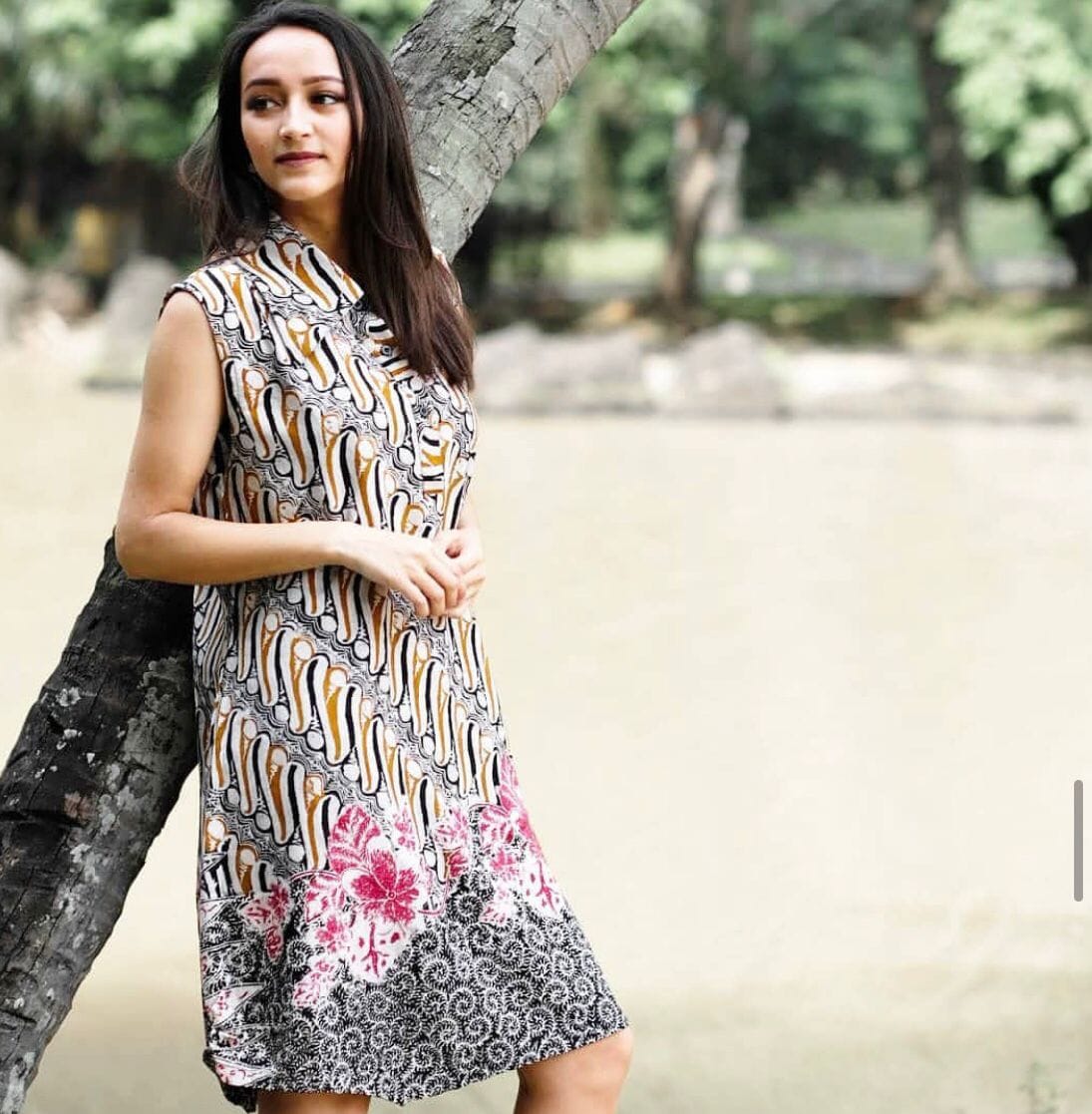 Baju Batik Modern Wanita: Menggabungkan Keklasikan Dan Keindahan Dalam ...