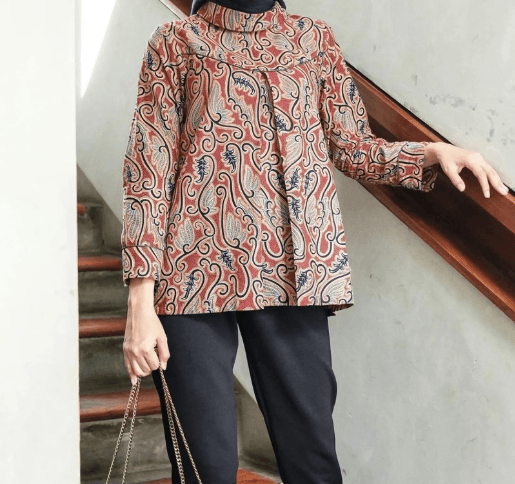 Baju Batik Kerja Wanita Elegan: Pilihan Tepat Untuk Tampil Modis Dan ...